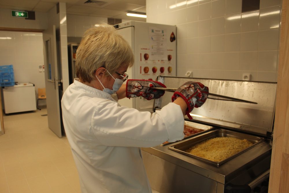 PREMIER REPAS CANTINE LOUVAROU (64) | Ville de Jarrie